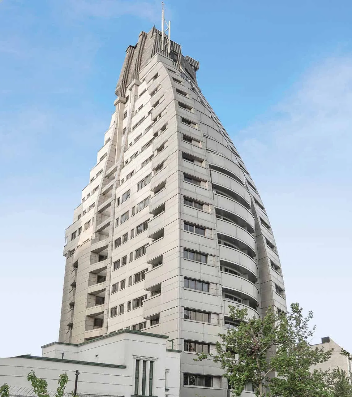 AVA GOLESANG RESIDENTIAL BUILDING - Alumgostar
